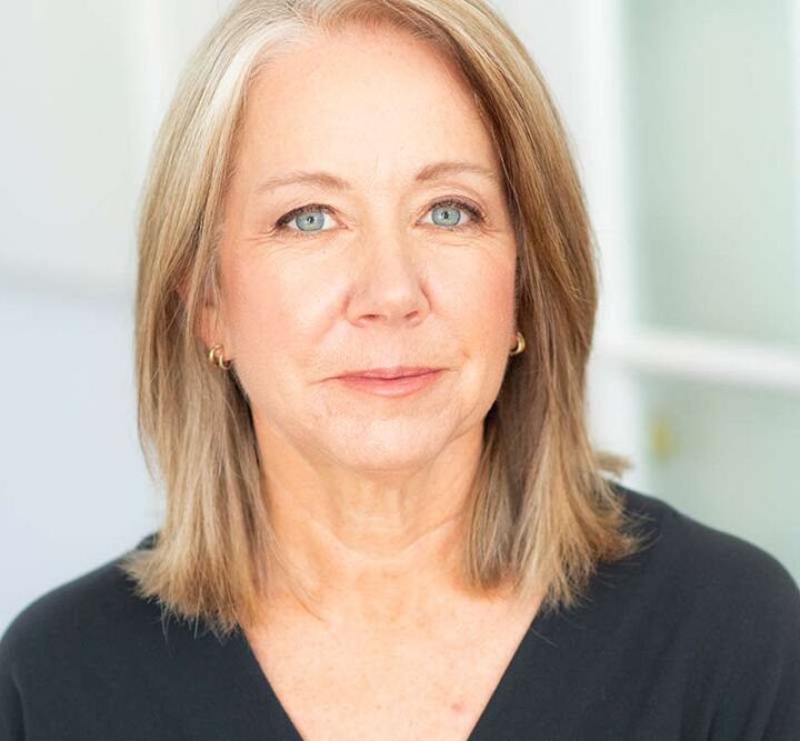 Meg Jay teaches how to develop reading habits in the age of digital ...